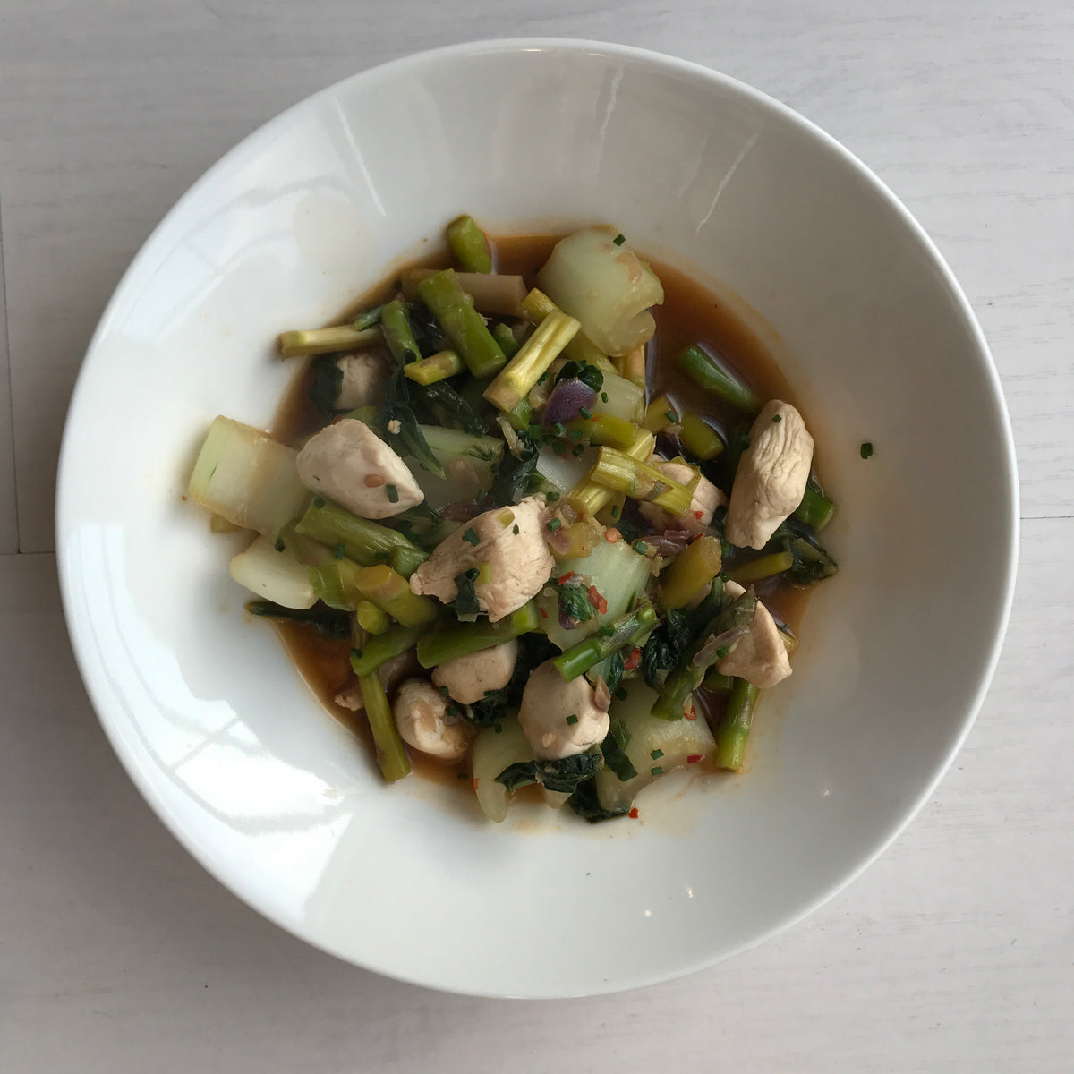 Geroerbakte asperges met kip, paksoi en rode ui – Mijn Momentum - Mein ...